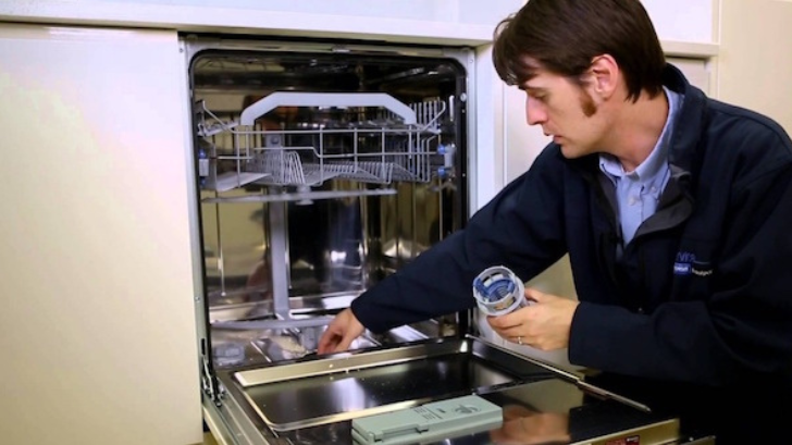 5 cách khử mùi máy rửa bát hiệu quả tại nhà